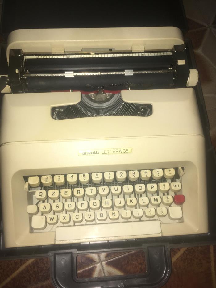 MACCHINA DA SCRIVERE OLIVETTI LETTERA 35