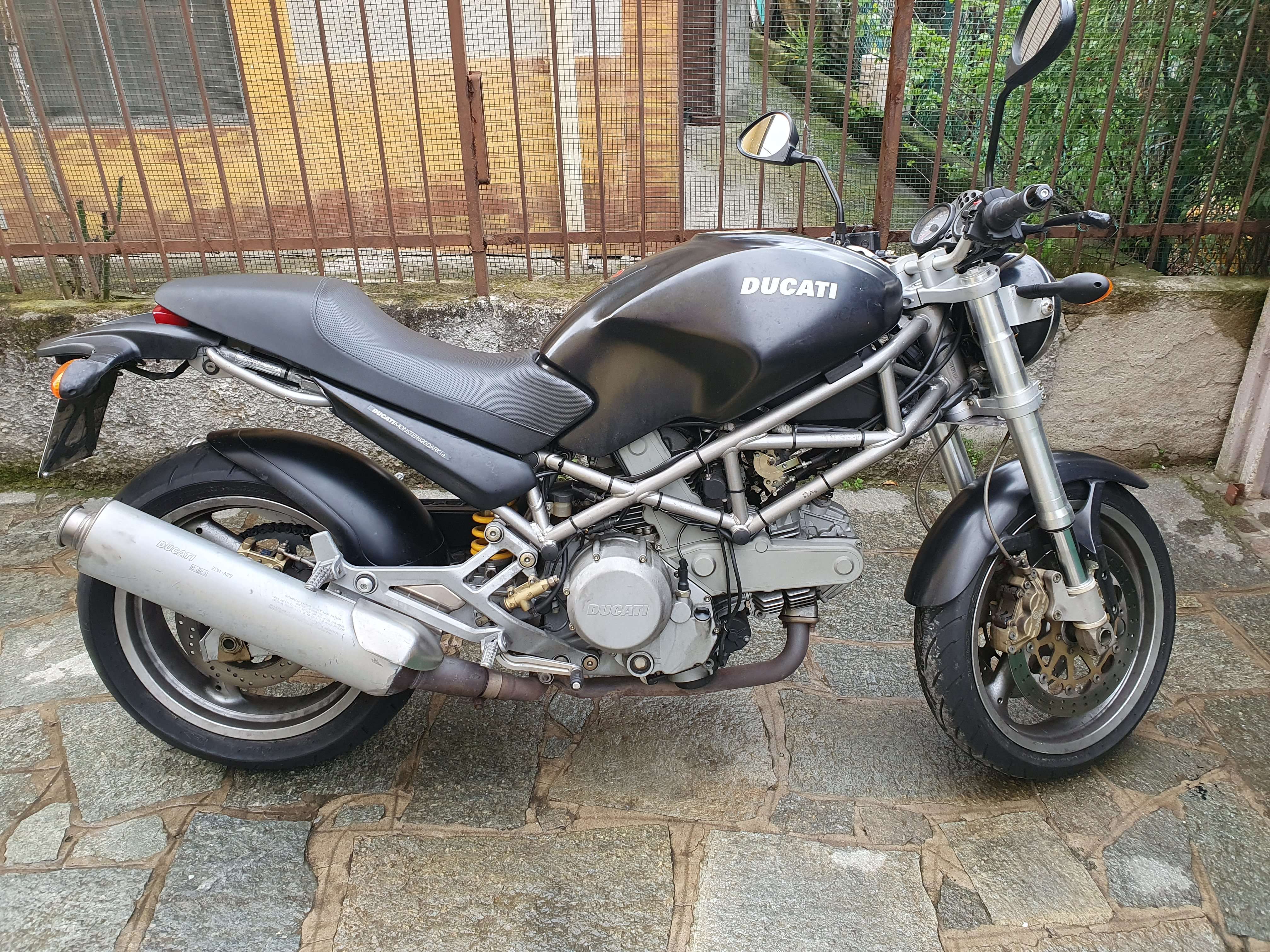 Ducati Monster 620620 dark