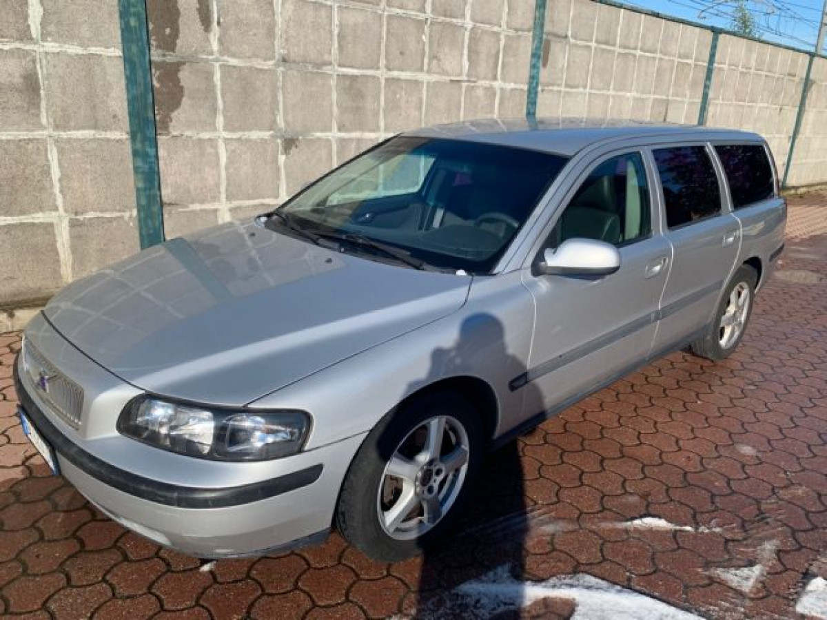 VOLVO V70/XC70 V70 2.5 D cat Optima