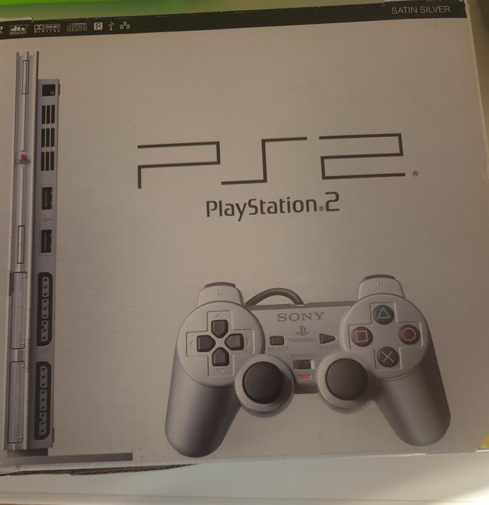 PLAYSTATION2 IN OTTIMO STATO DI CONSERVAZIONE CON ACCESSORI