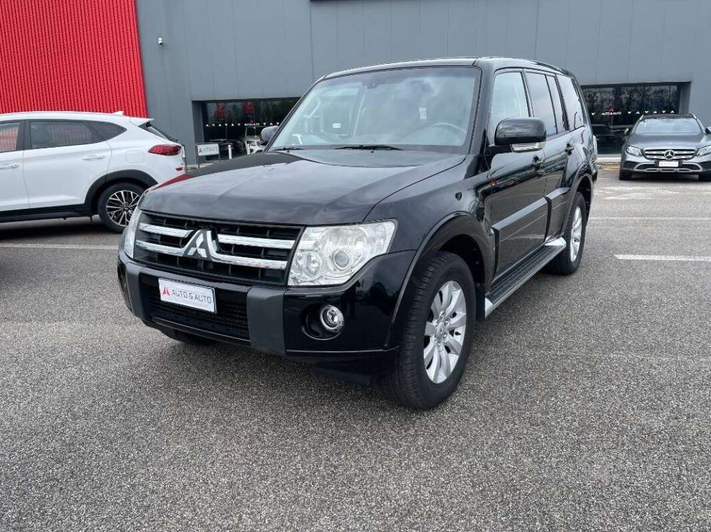 Mitsubishi Pajero3.2 cr Intense 200cv 5p 7 Posti