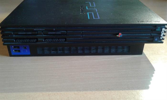 PLAY STATION 2 CONSOLLE, CAVI E DUE JOYSTICK