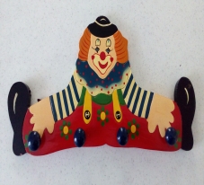 Attaccapanni in legno decorato a mano misure 48 x 23 x 2 cm. ritiro su Grosseto o spedizione .