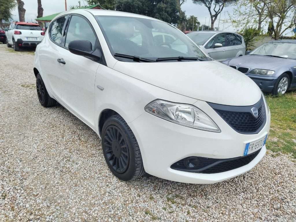 Lancia Ypsilon1.2 69 CV 5 porte GPL Ecochic Elefantino Blu