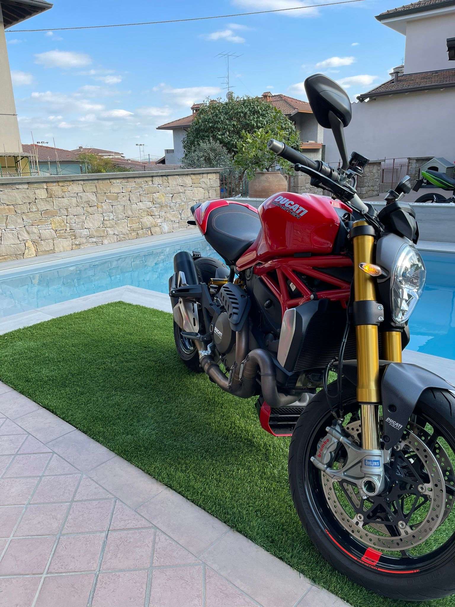 Ducati Monster 1200s