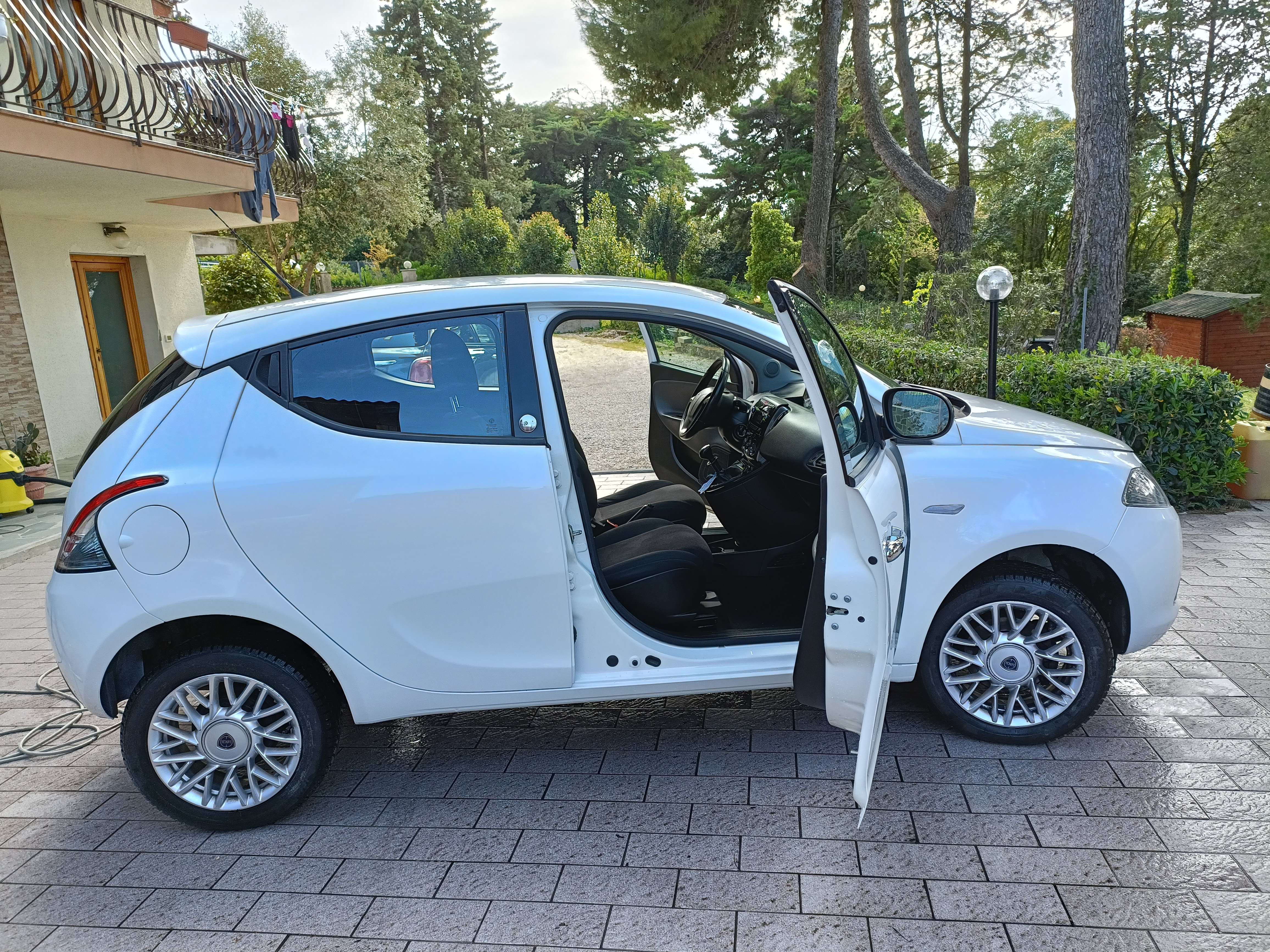 Lancia Ypsilon0.9 t.air Silver ecochic metano 80cv