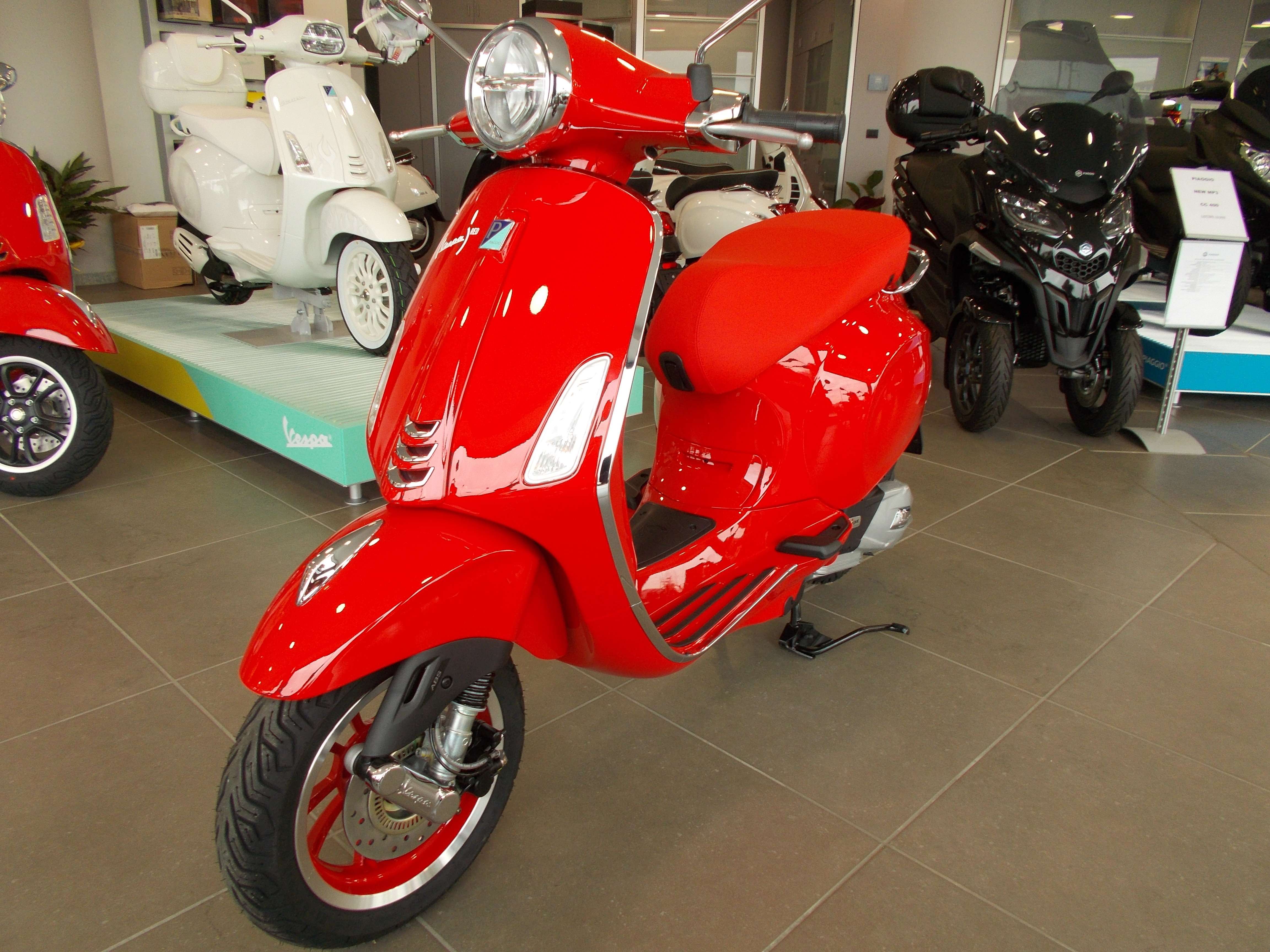 Vespa Primavera RED 125RED