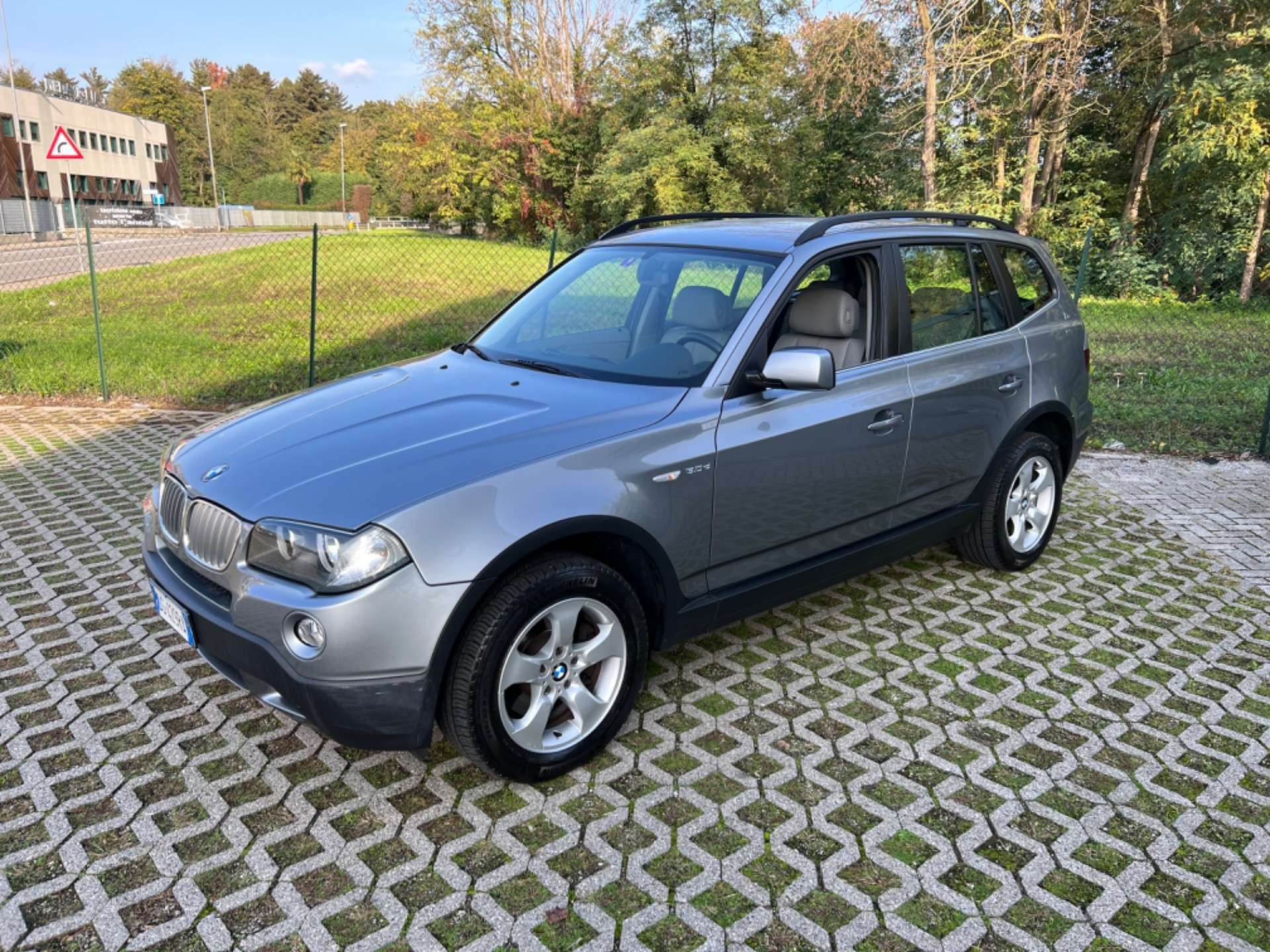 BMW X330d 4x4 Automatik*Pelle*Sensori*Cruise