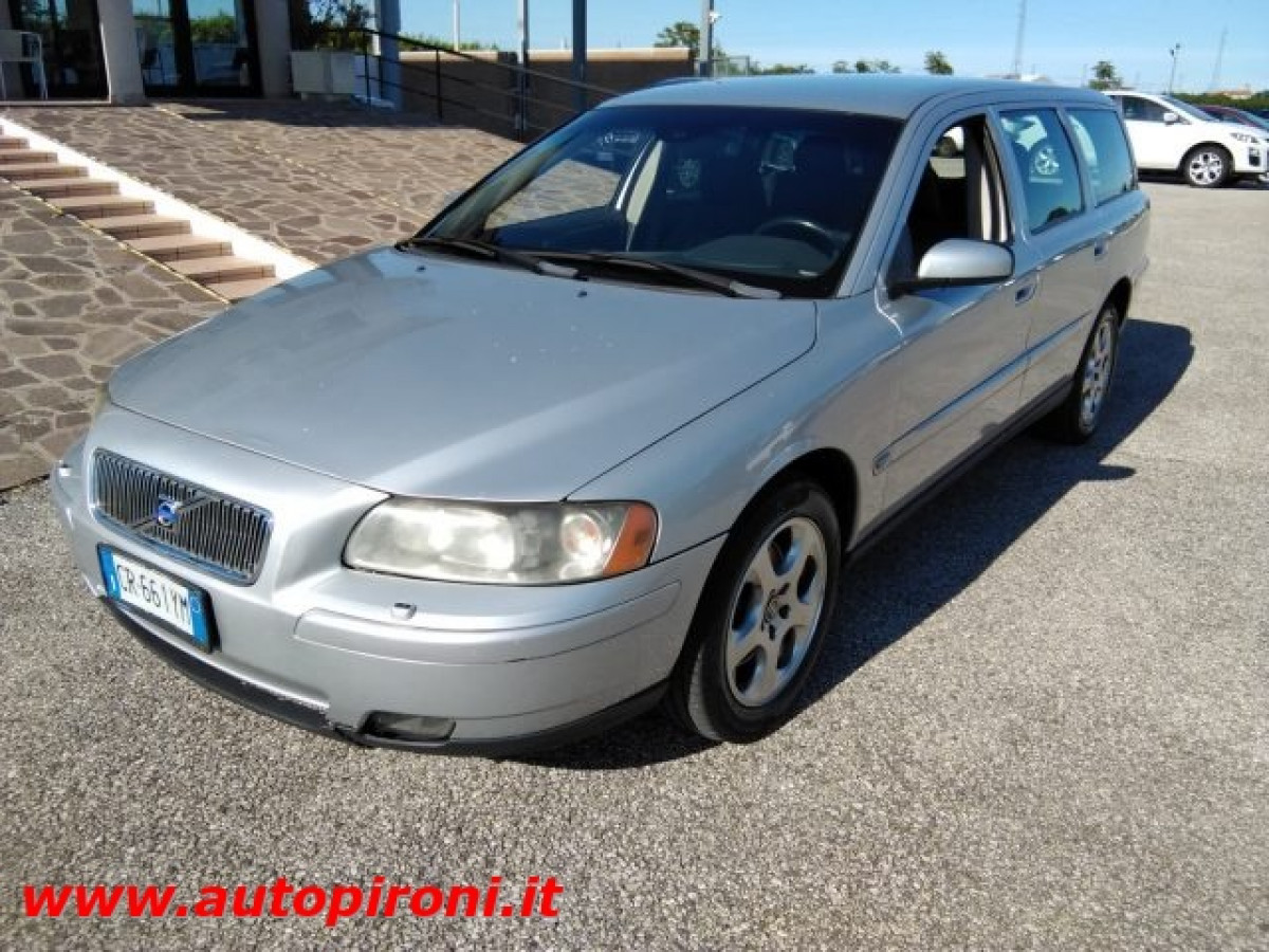 VOLVO V70/XC70 V70 2.4 D5 20V (185CV) cat AWD Kinetic