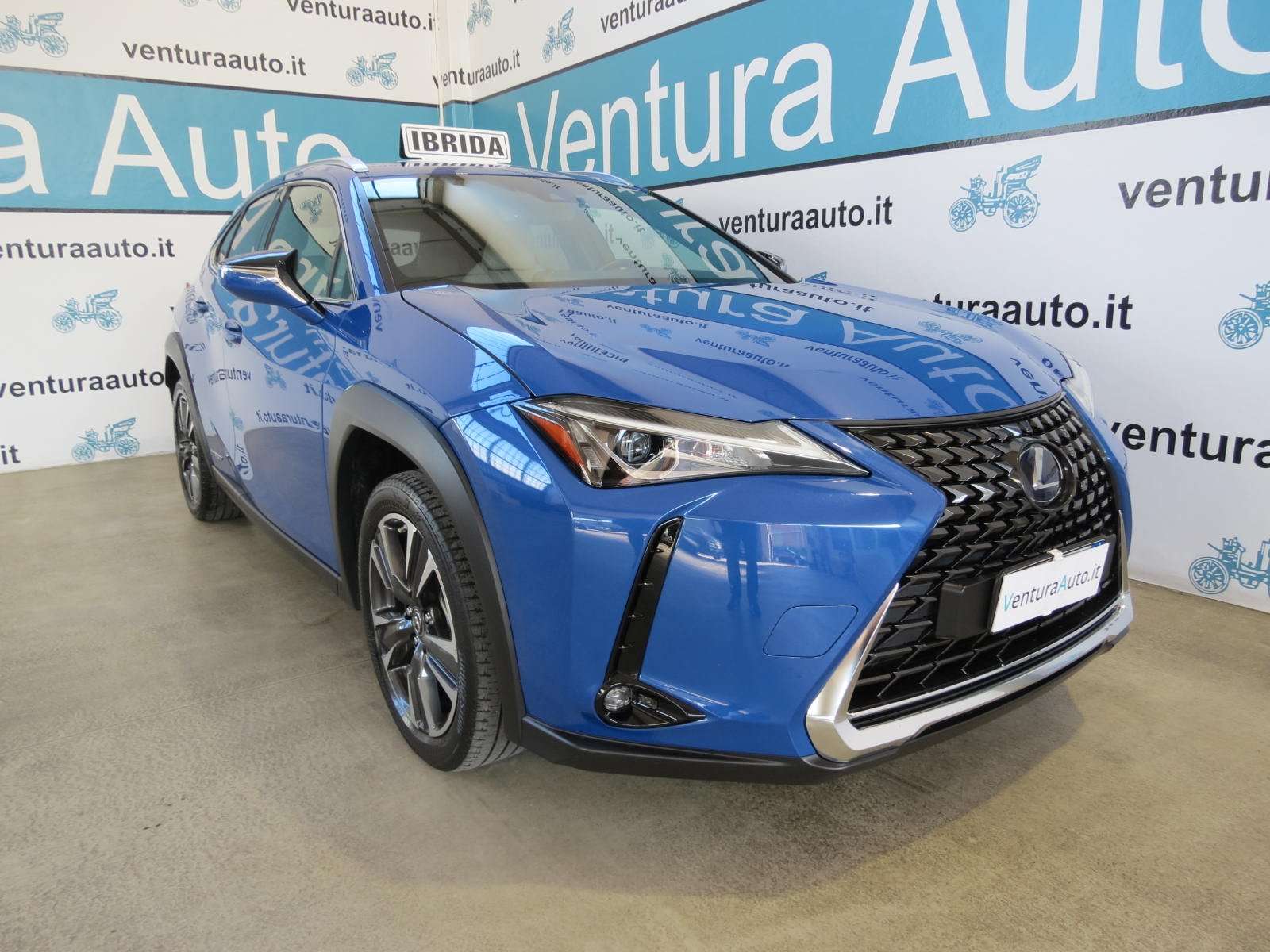 Lexus UX 250hPremium 2WD E-CVT