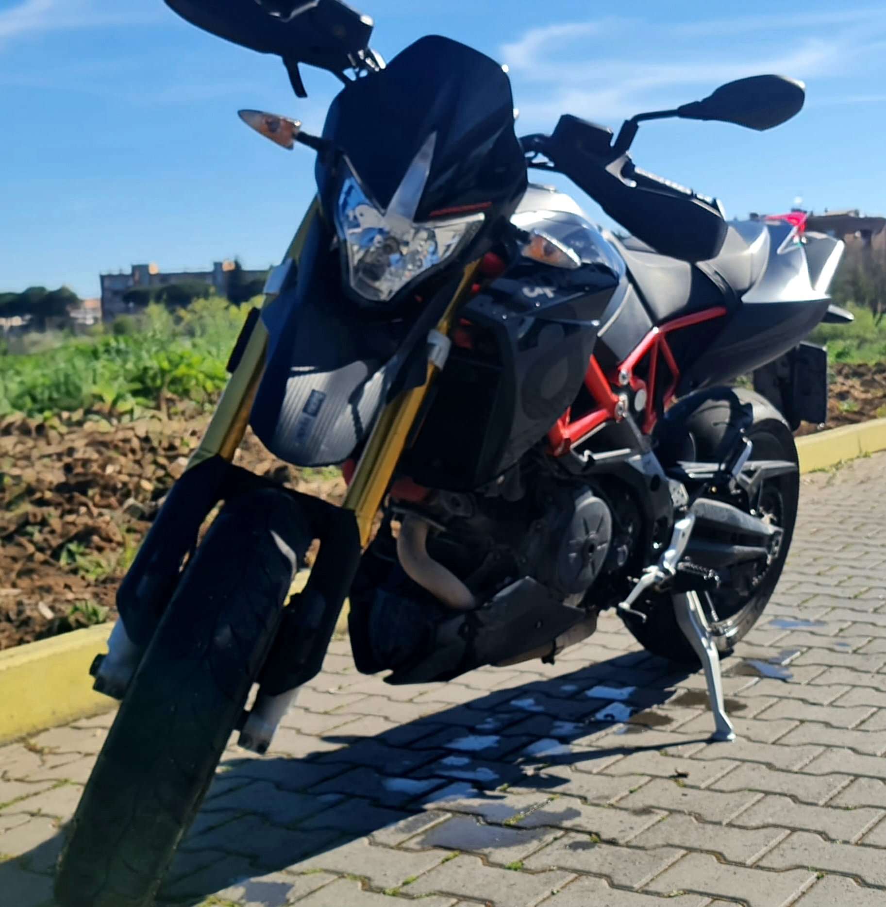 Aprilia Dorsoduro900