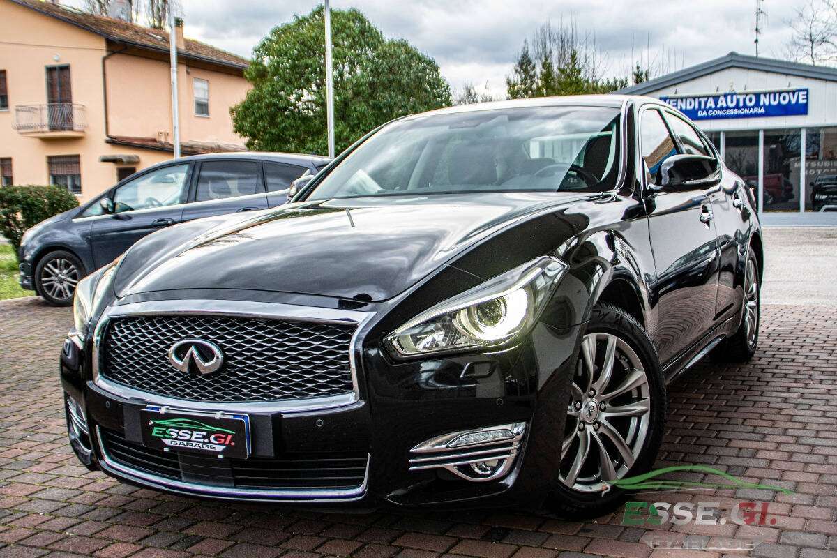 Infiniti Q702.2d Premium Executive auto E6