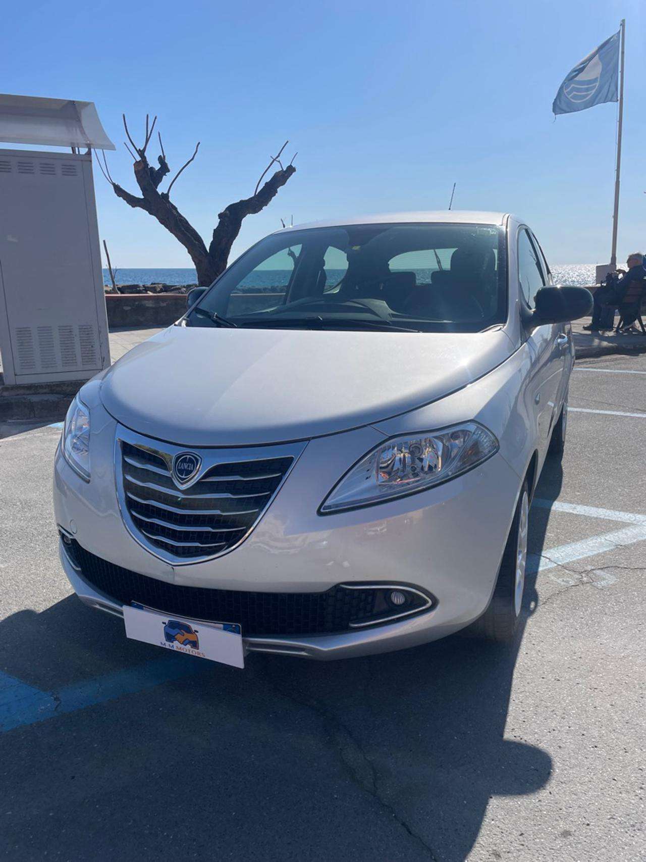 Lancia Ypsilon1.3 MJT 16V 95 CV 5 porte S&S Silver