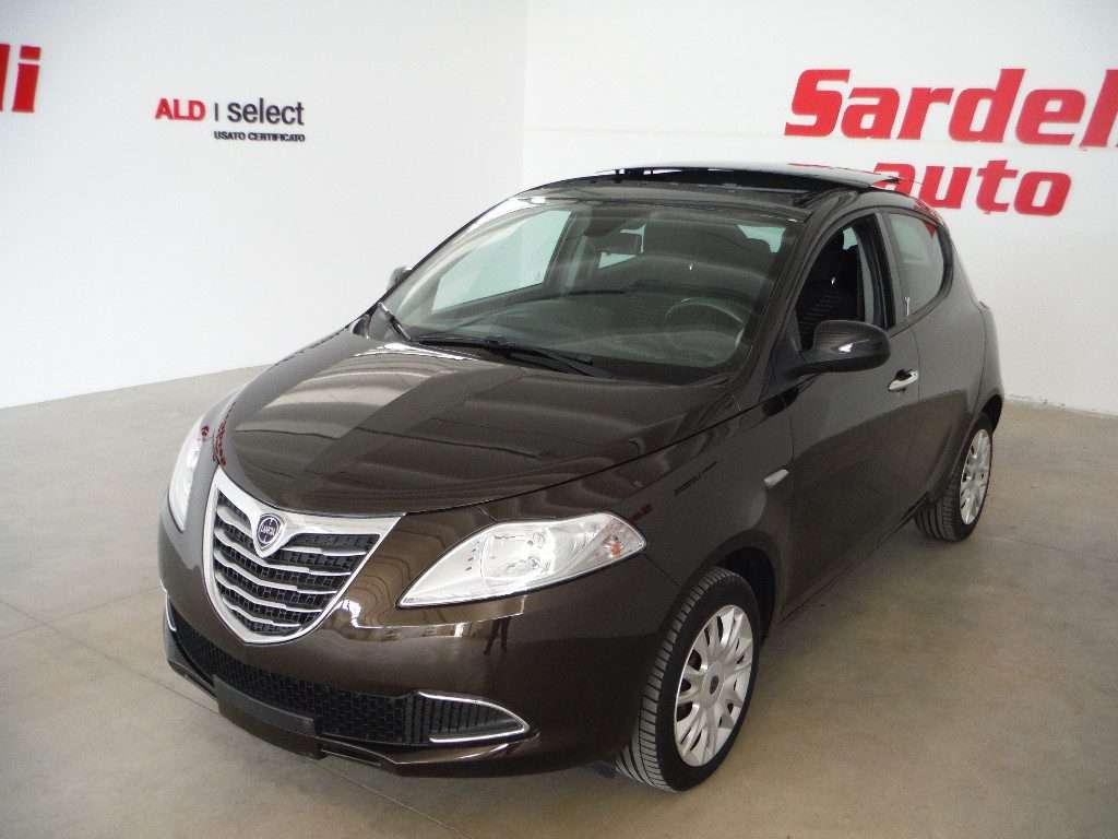 Lancia Ypsilon0.9 TwinAir 85 CV 5 porte (Tetto Apribile)