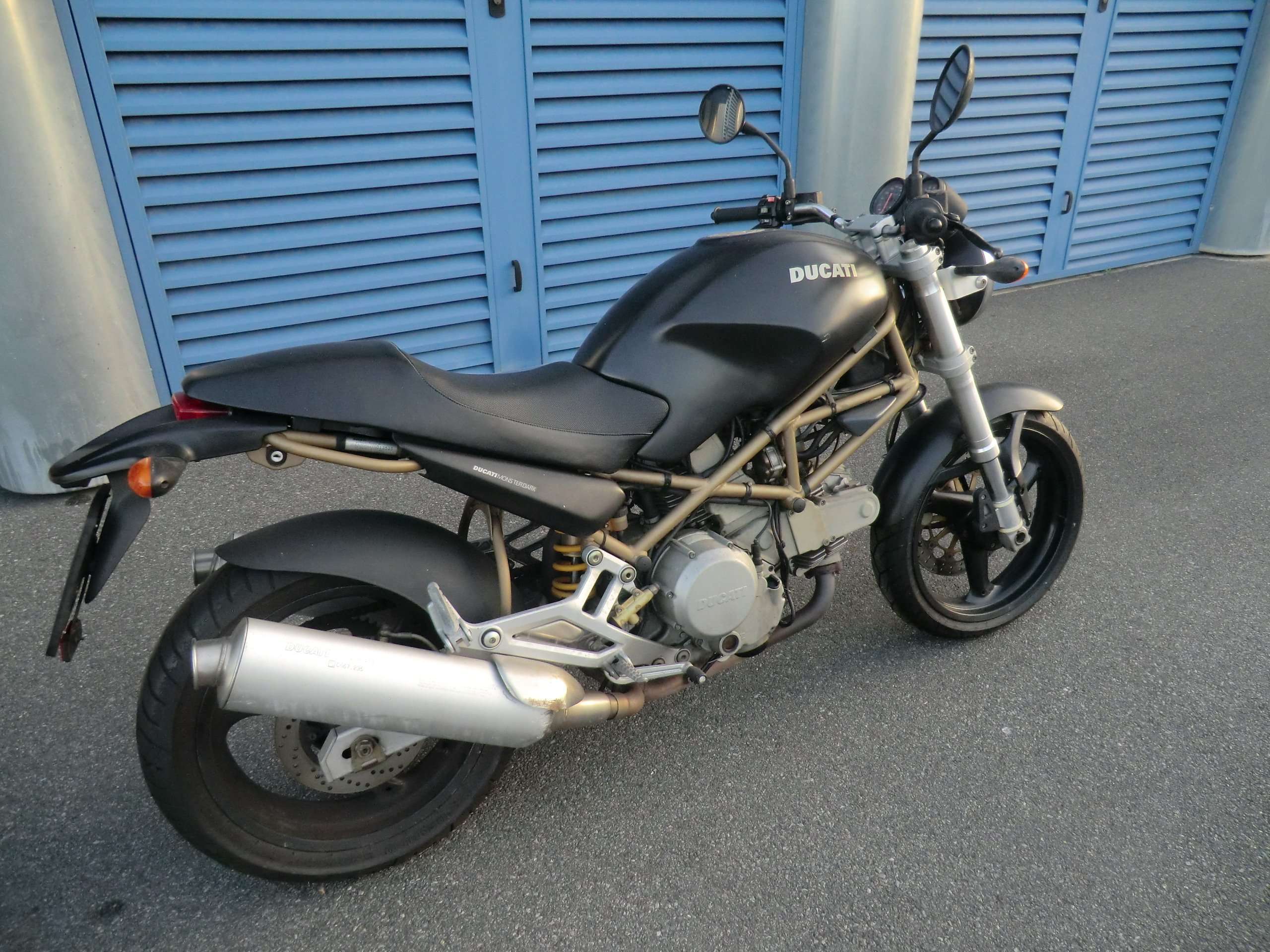 Ducati Monster 600DARK