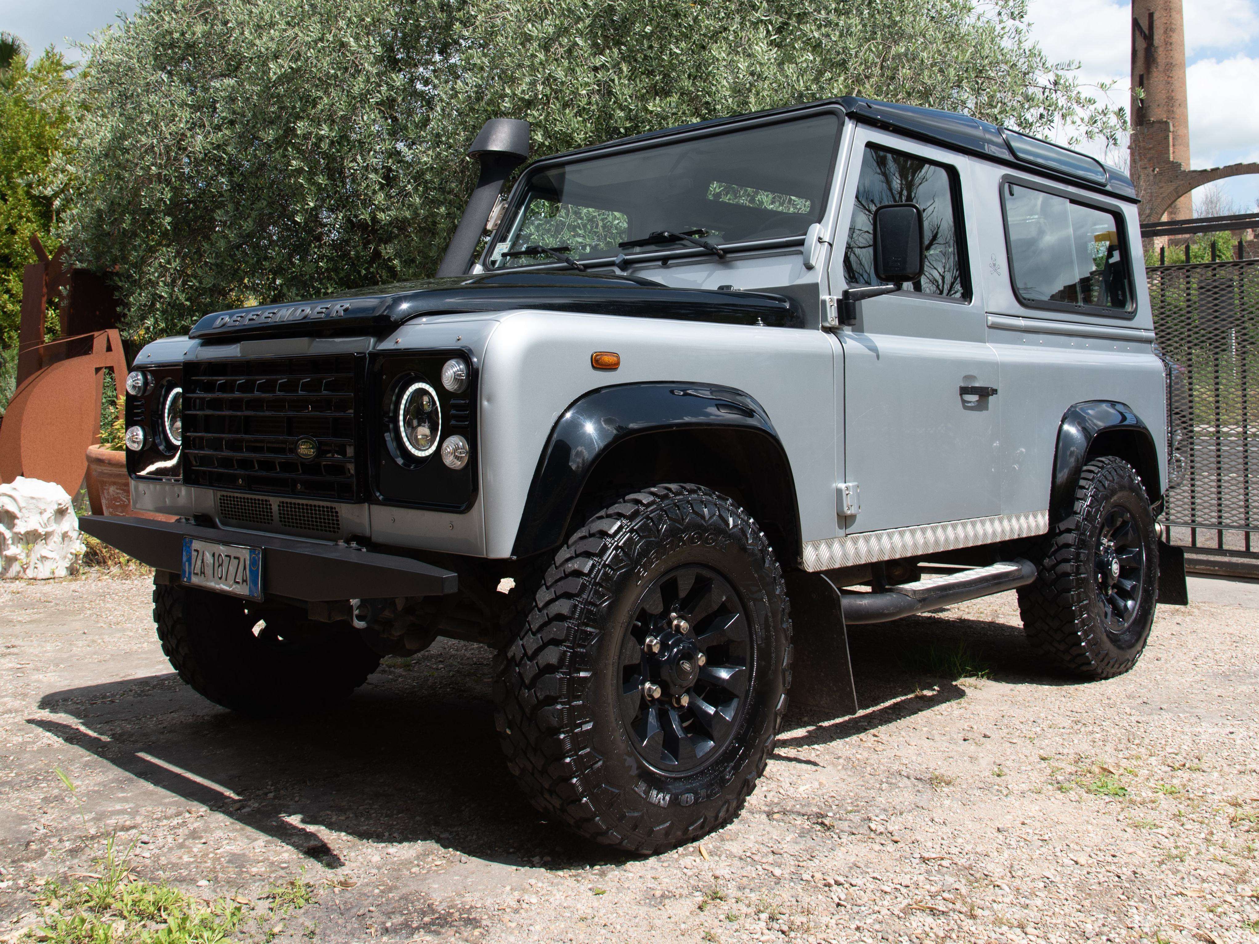 Land Rover DefenderPUMA td4 LIMITED