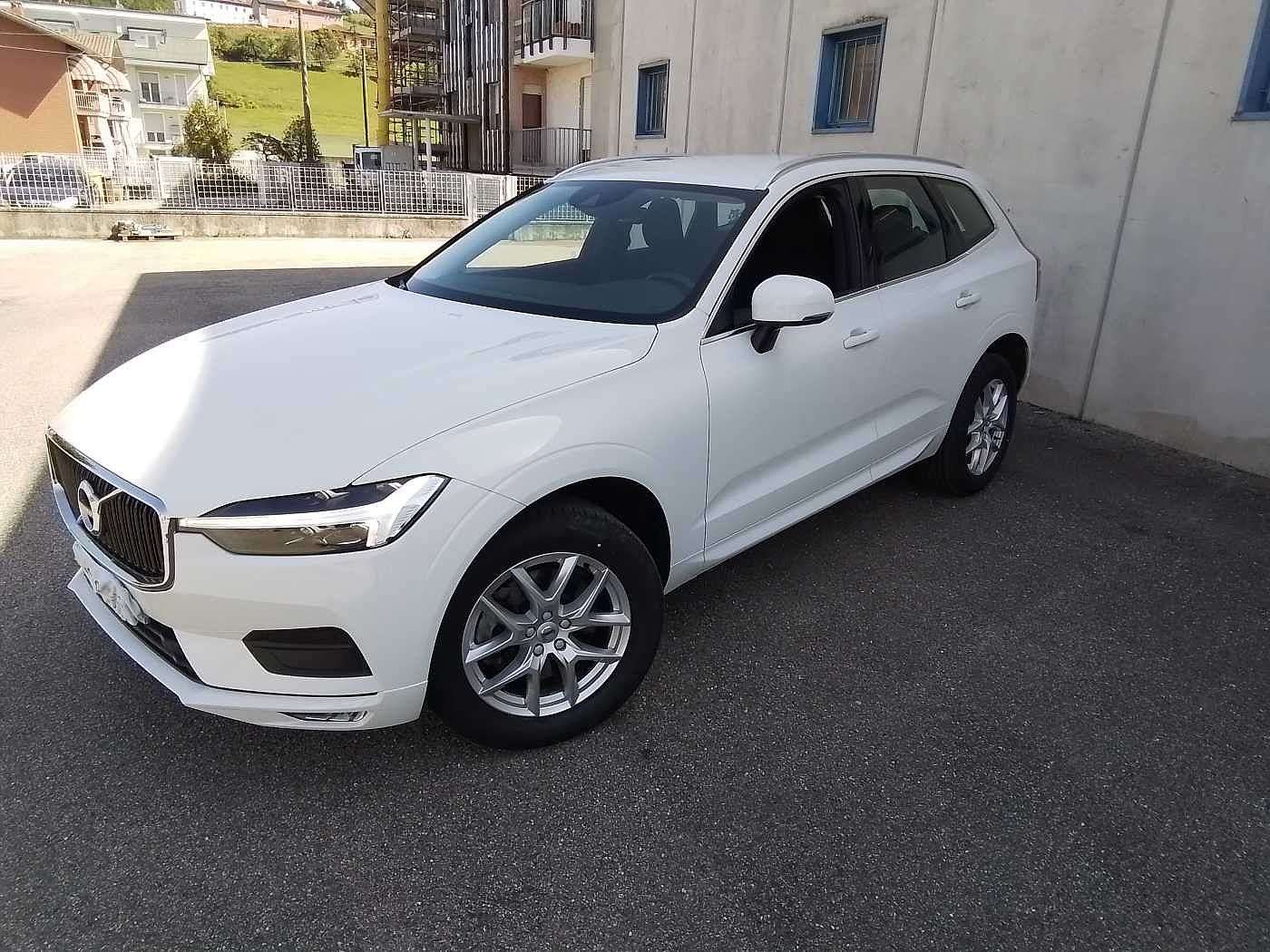 Volvo XC60II Moment. Pro, B4 AWD mild hybrid aut. Garanzia V