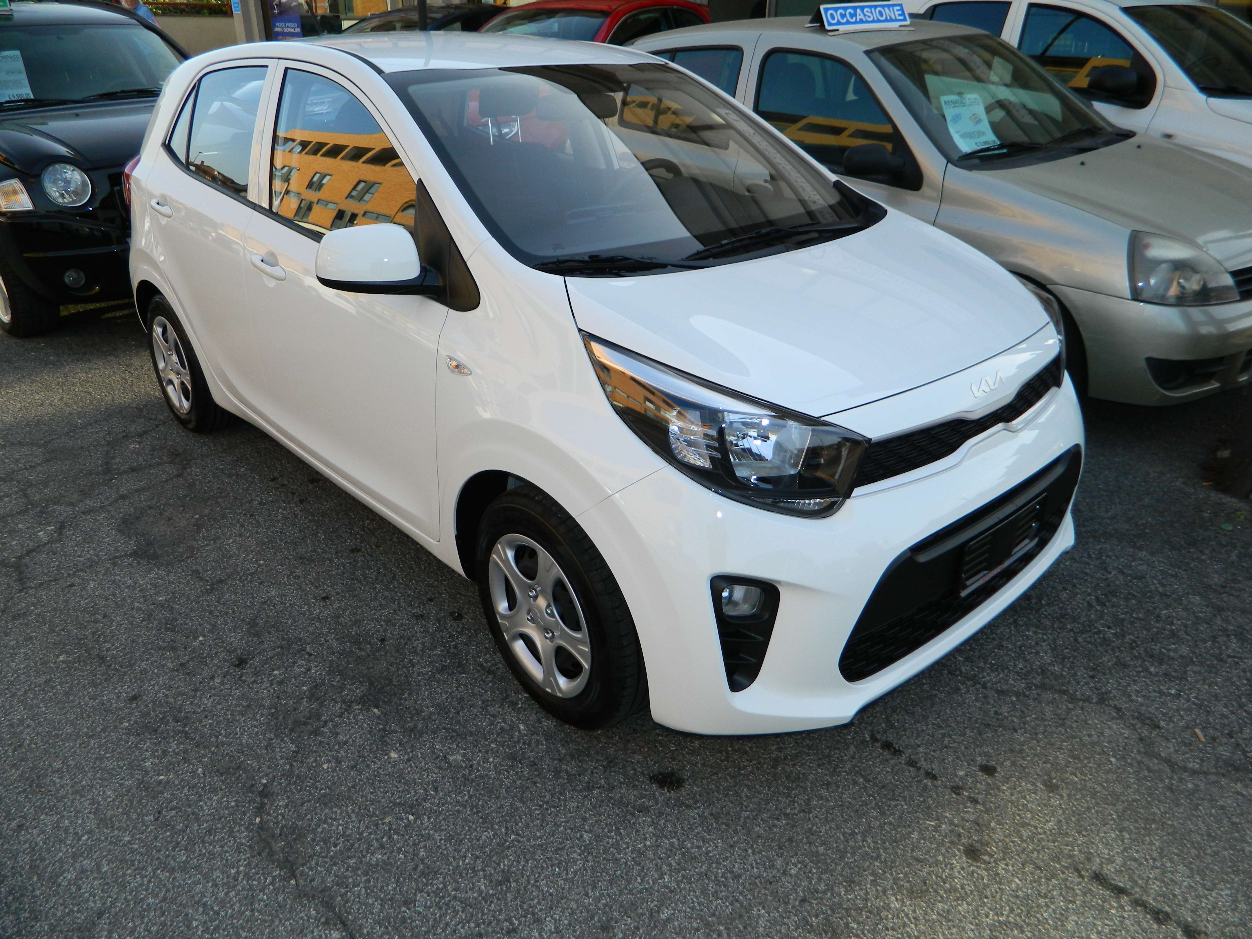 Kia Picanto1.0 BENZINA 67CV AMT URBAN 5P - NUOVA ITALIANA