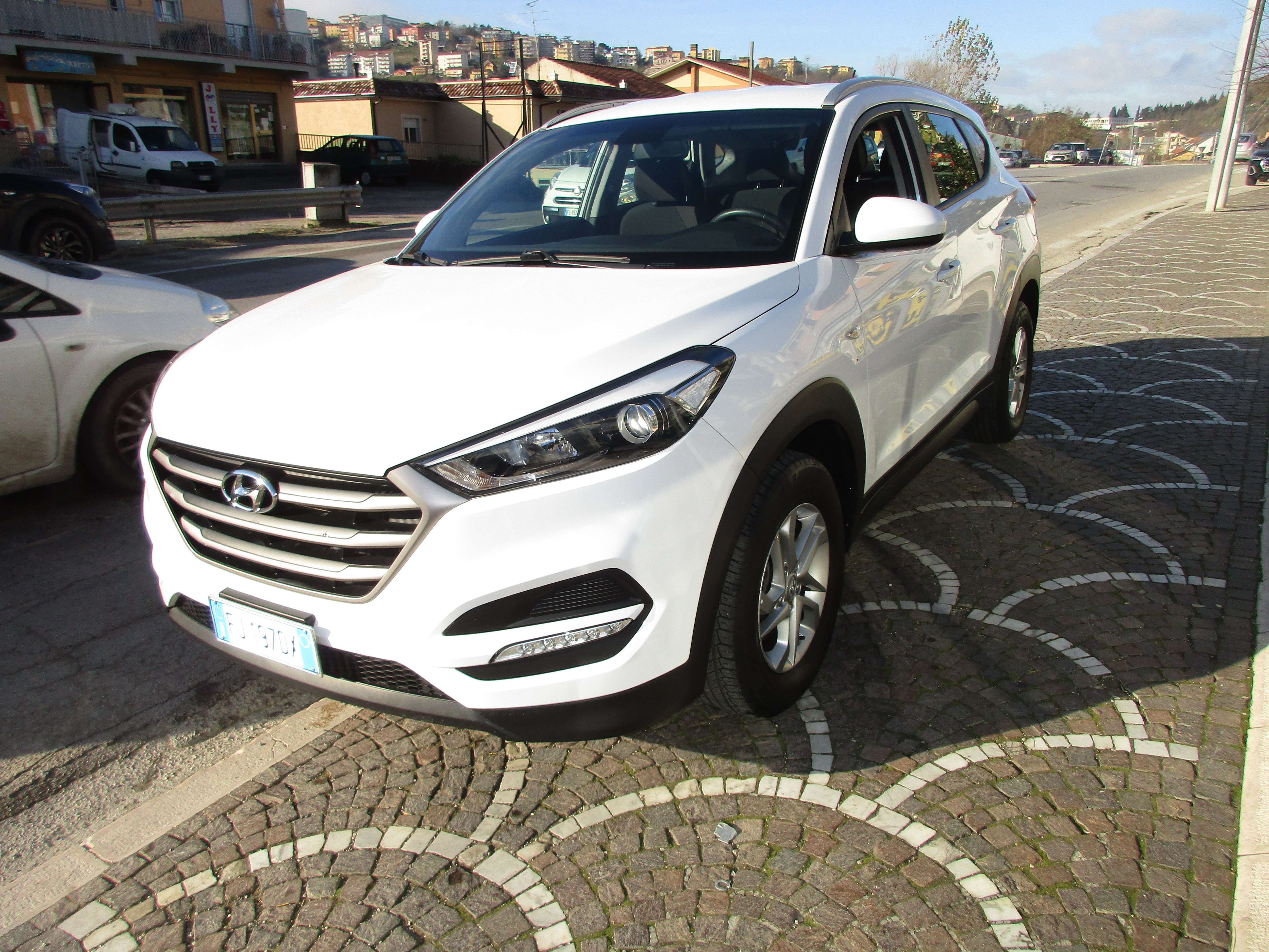 Hyundai TUCSON1.7 crdi Xpossible 2wd 115cv FULL OPT GARANTITA