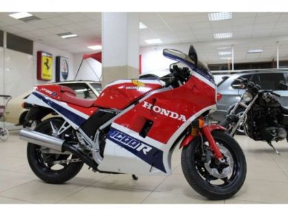 HONDA VF 1000 R PERMUTE AUTO MOTO ROLEX BARCHE E GOMMONI!!!