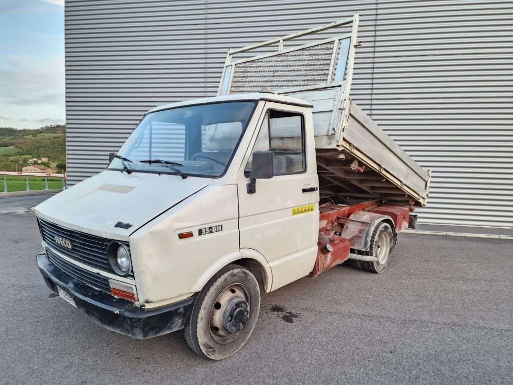 Iveco Daily35.8 2.5 Diesel PC Cab. RIBALTABILE TRILATERALE