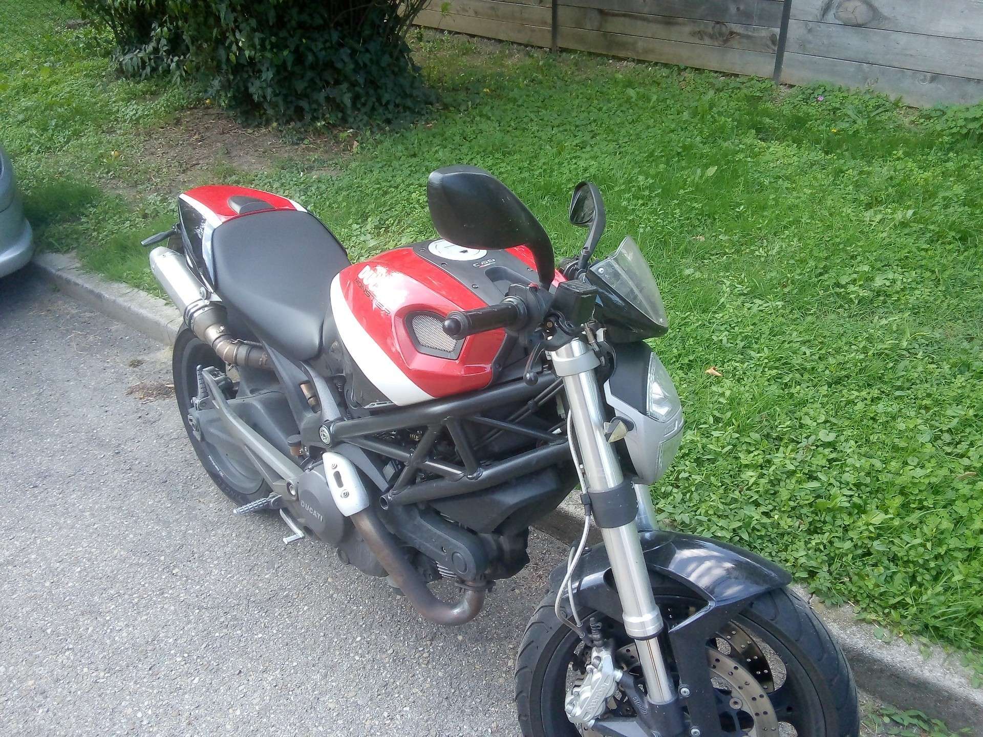 Ducati Monster 696