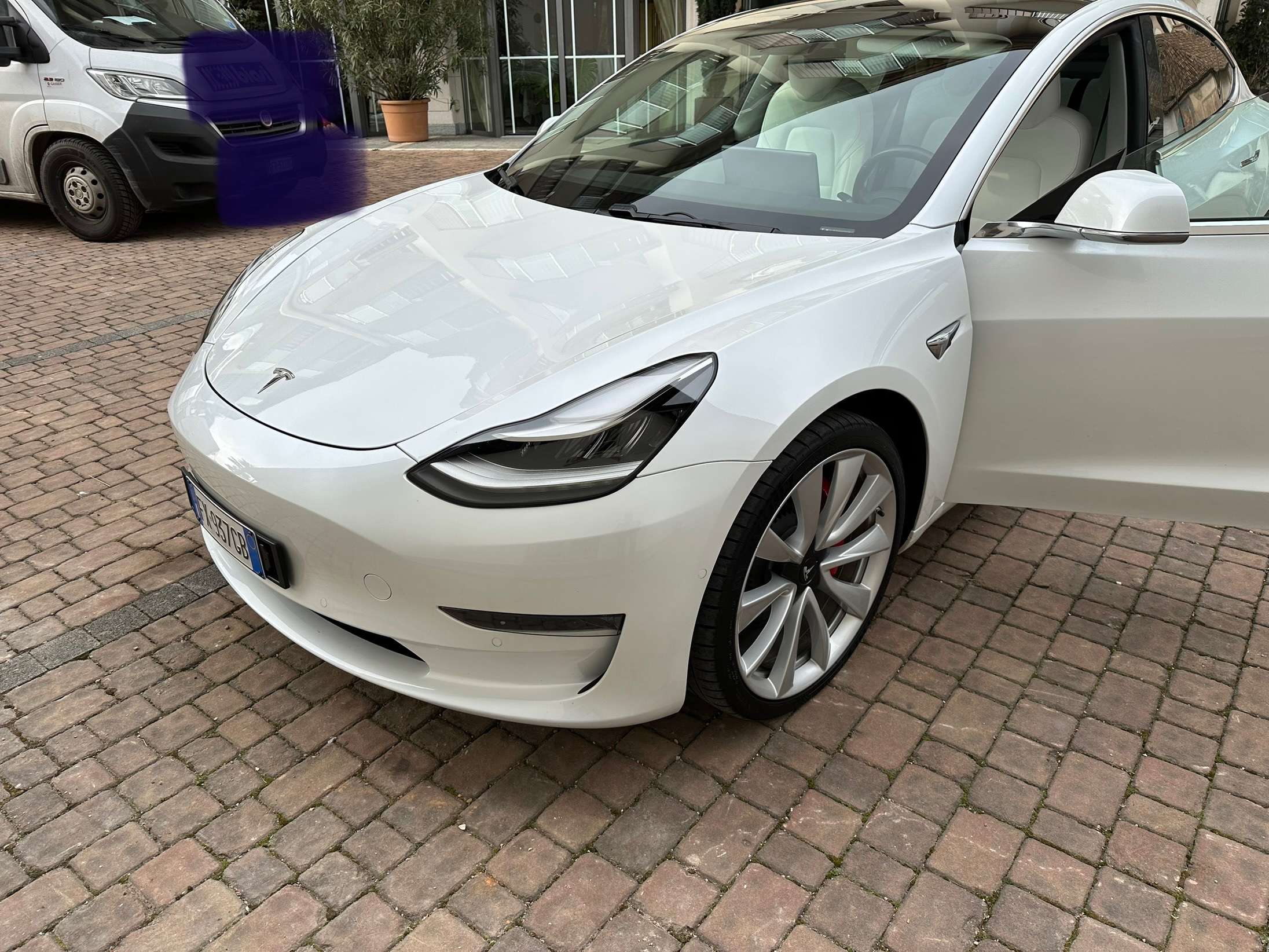 Tesla Model 3Model 3 Performance Dual Motor awd