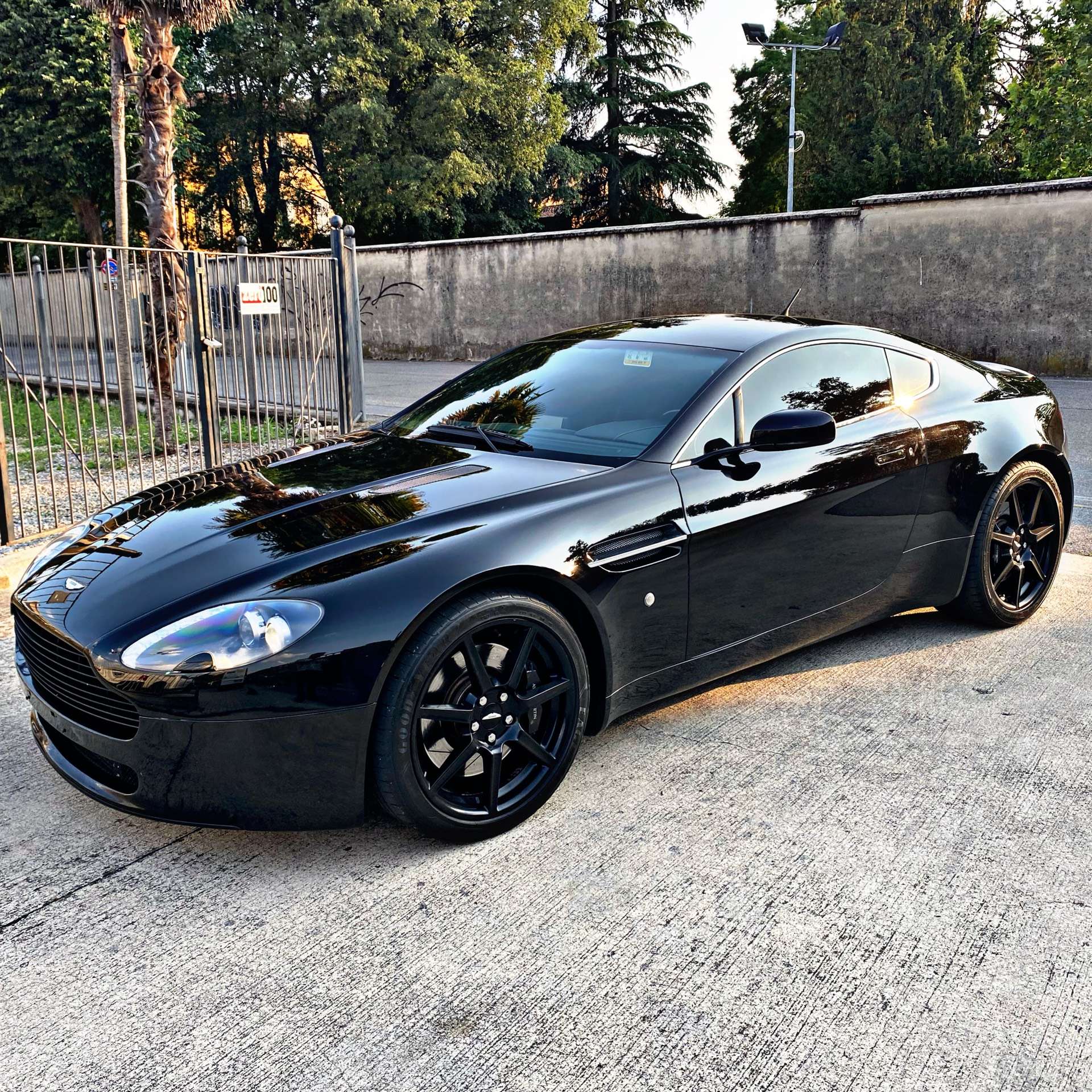 Aston Martin VantageCoupe 4.3 V8 sportshift BLACK EDITION