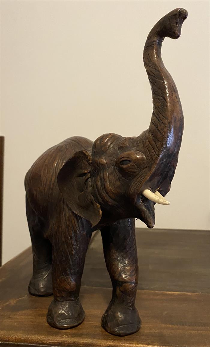 ELEFANTE IN CUOIO