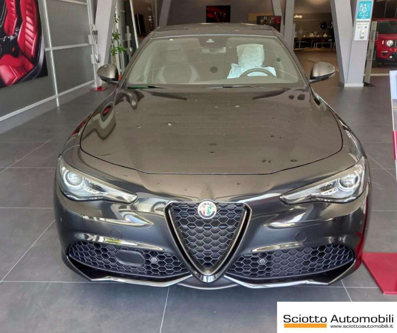 Alfa Romeo Giulia2.2 Turbodiesel 210 CV AT8 AWD Q4 Estrema