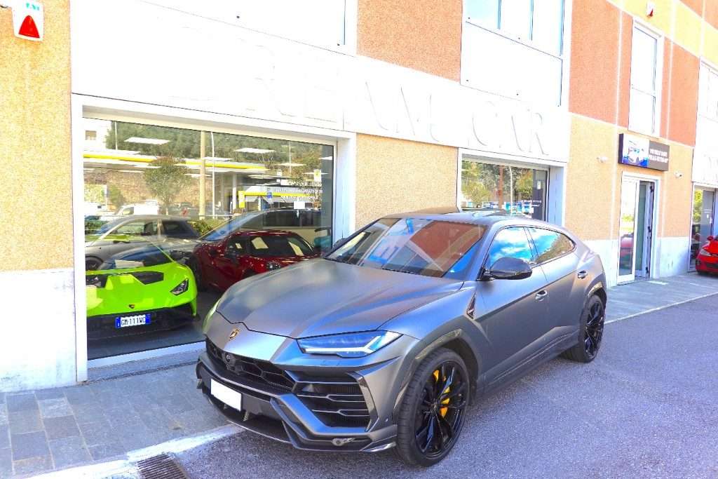 Lamborghini Urus4.0 CARBON PACK-AKRAPOVIC-CERCHI 23"