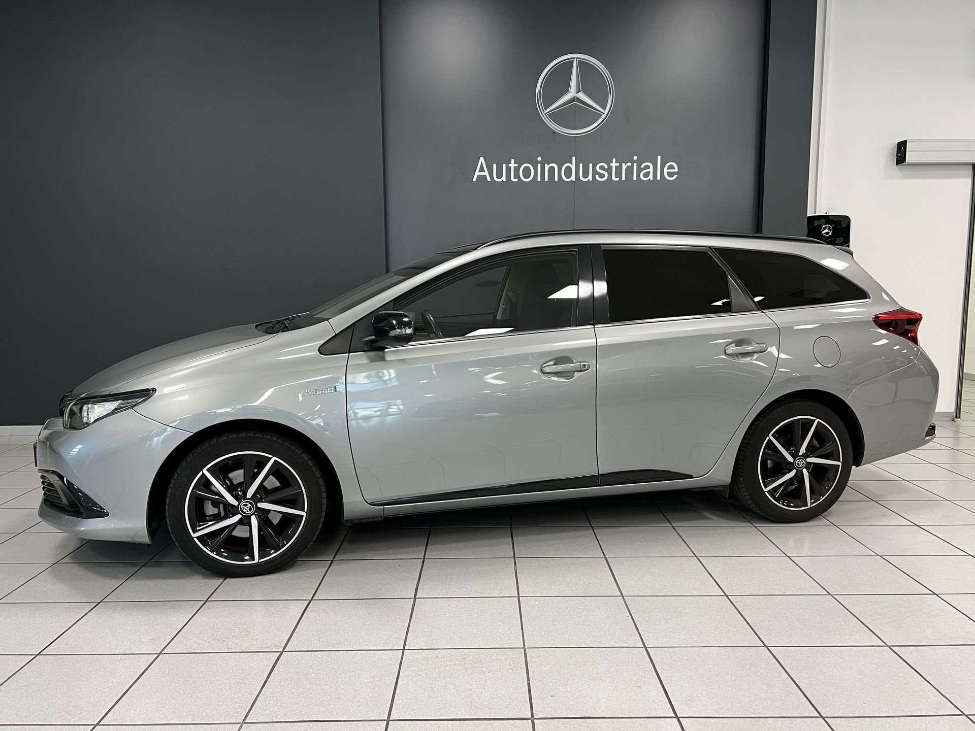 Toyota AurisTOURING SPORTS 1.8 HYBRID BLACK EDITION