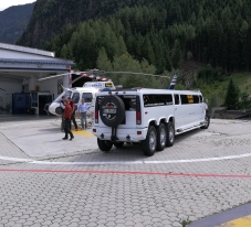 Hummer limousine 4 assi auto per matrimonio