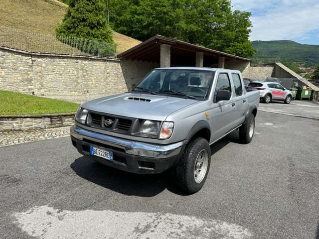 Nissan King CabDouble Cab 2.5 c/airbag,CL, GANCIO TRAINO