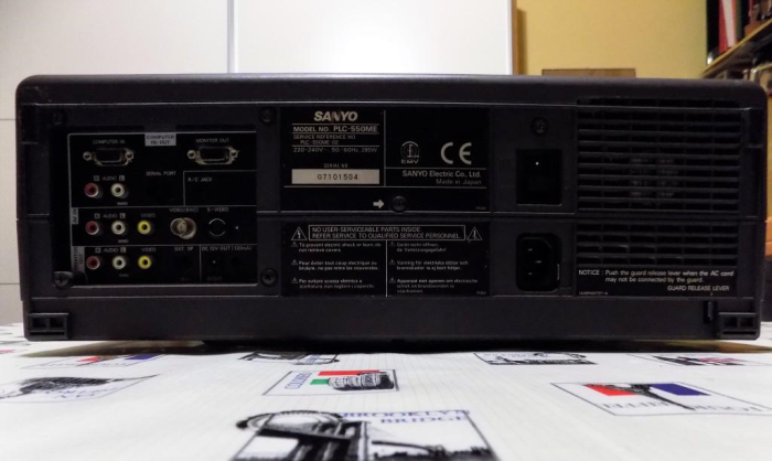 VIDEOPROIETTORE SANYO PLC-550ME