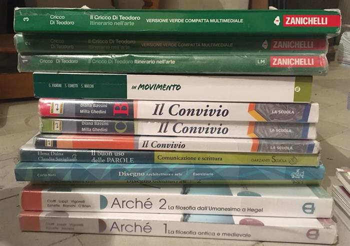 LIBRI USATI PER STUDENTI DEL LICEO