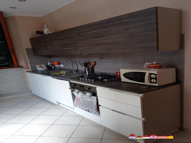 Carrara appartamento con tre camere