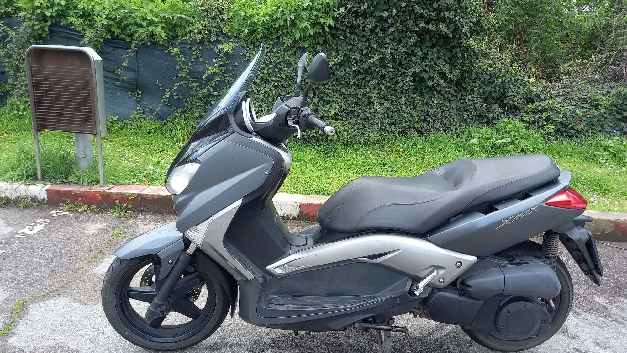 Yamaha X-Max 250