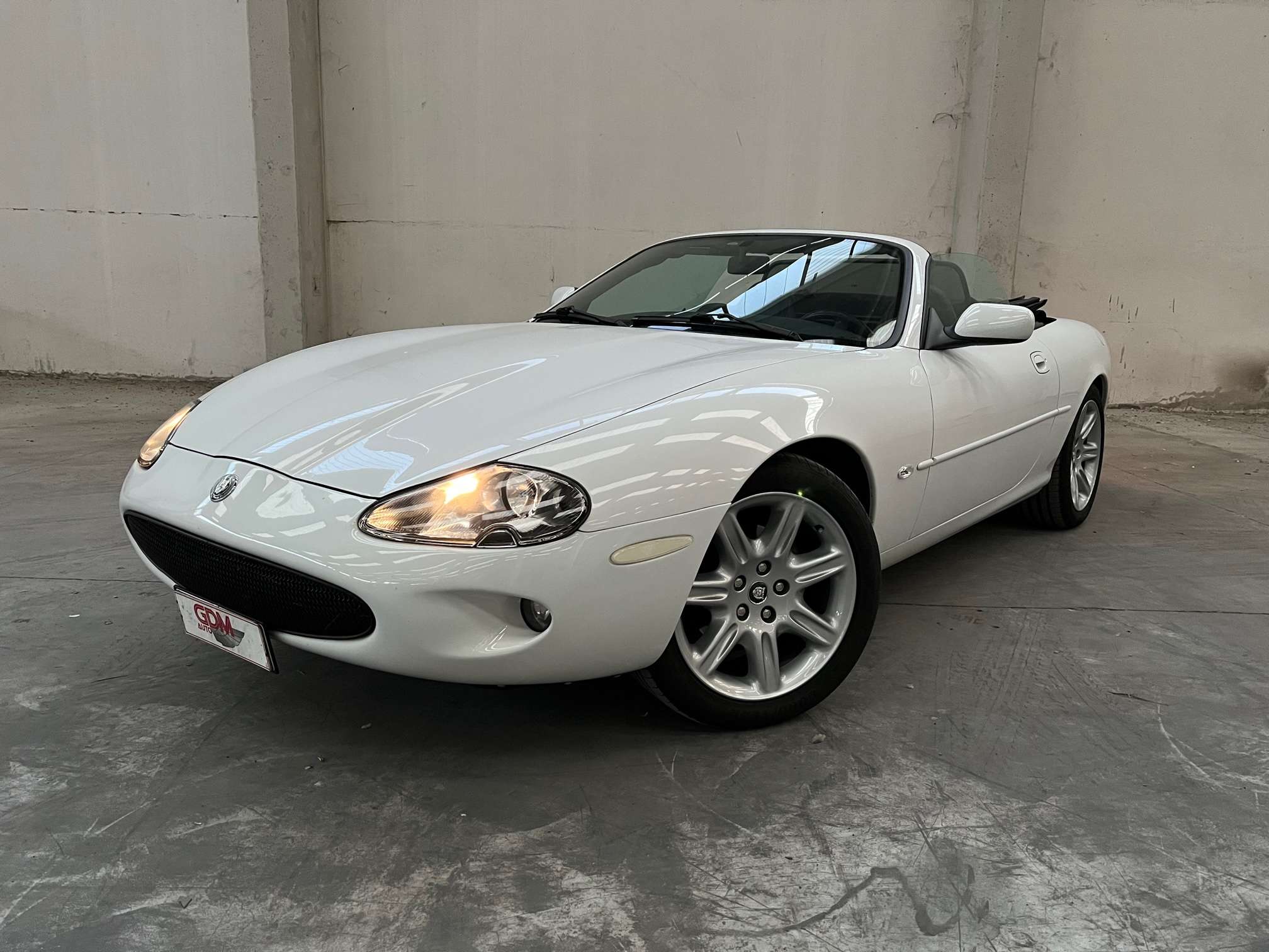 Jaguar XK8Convertible 4.0