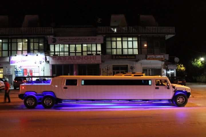 HUMMER H2LIMOUSINE-PERMUTE AUTO/MOTO/ROLEX/BARCHE/ORO!