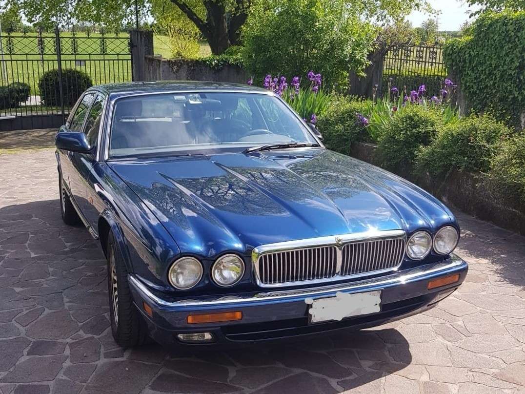 Jaguar XJ4.0 Sovereign