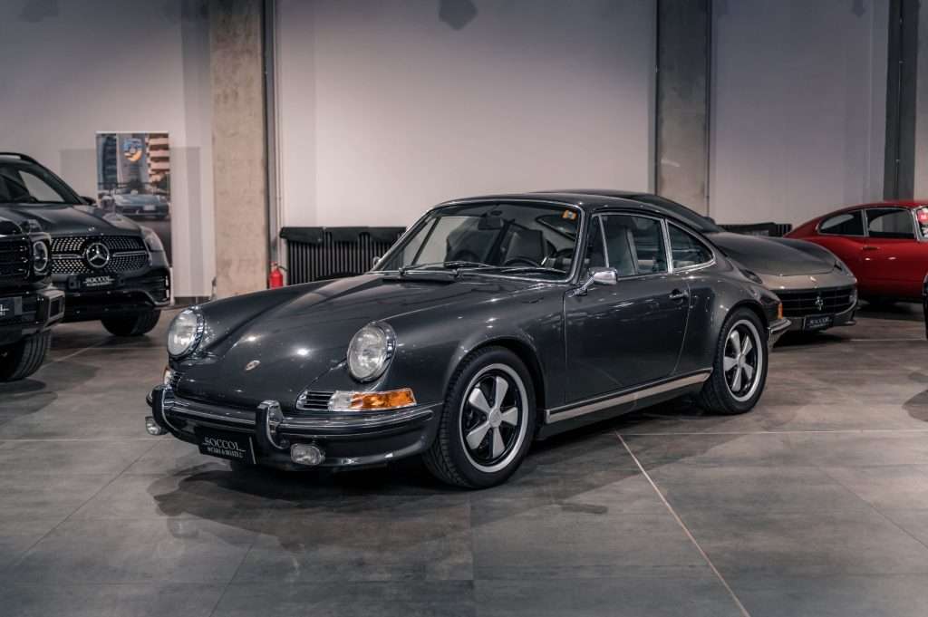 Porsche 964Carrera 4 cat Coupé*TETTO APRIBILE*RESTOMOD