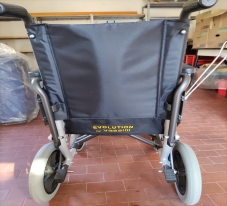 Carrozzina per disabili e anziani 