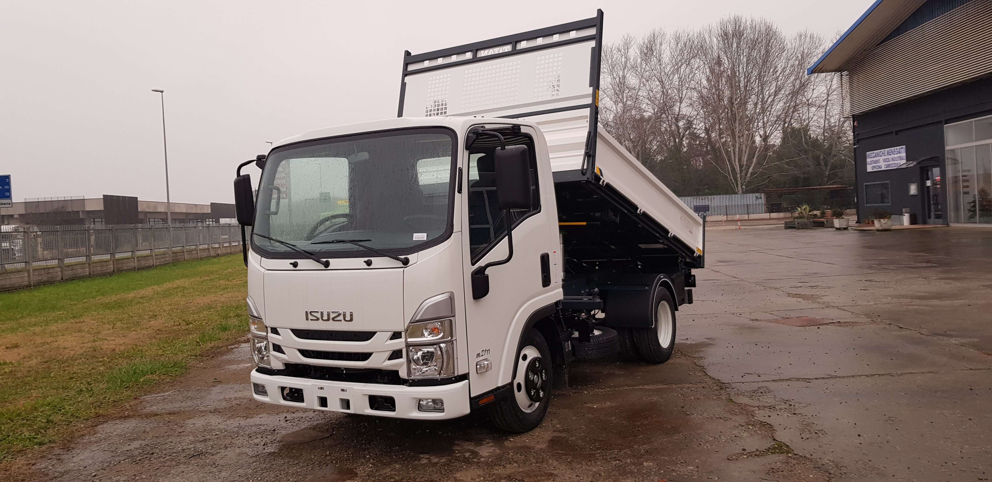 Isuzu M 2I Bleu RIBALTABILE TRILATERALE   NUOVO CLIMA