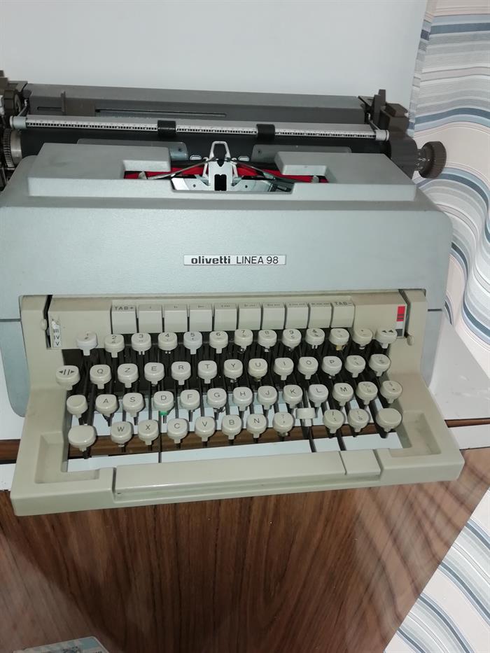 MACCHINA DA SCRIVERE VINTAGE OLIVETTI