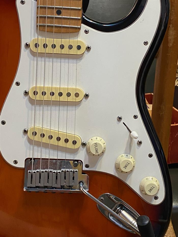 FENDER STRATOCASTER