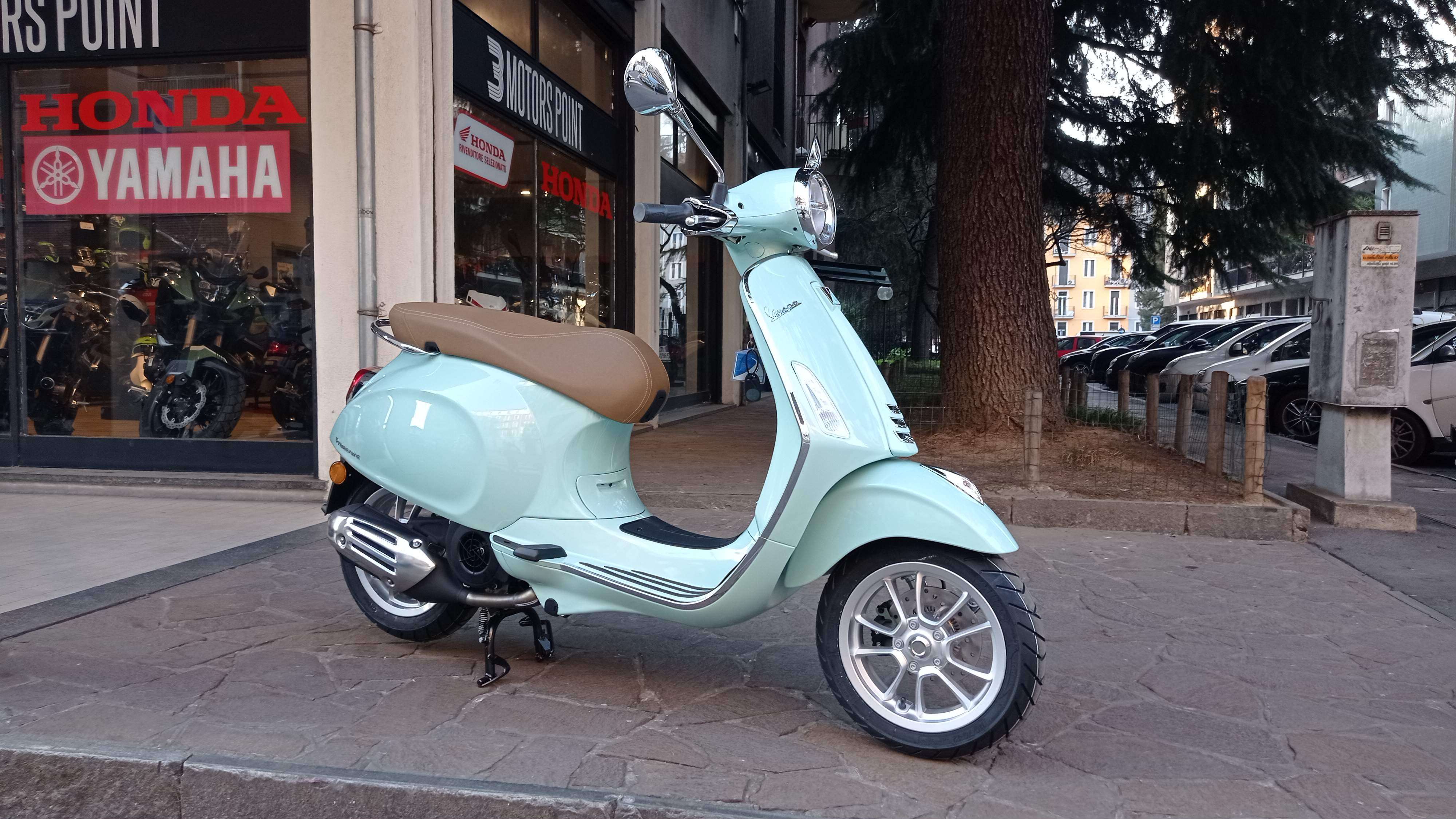 Vespa Primavera 1252023