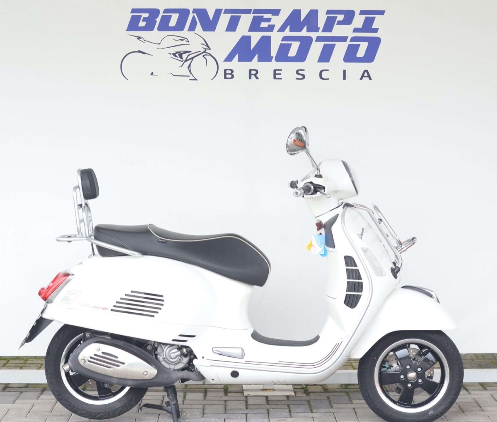 Vespa GTS 300 Super 2017 - KM. 14000 + SCHIENALINO