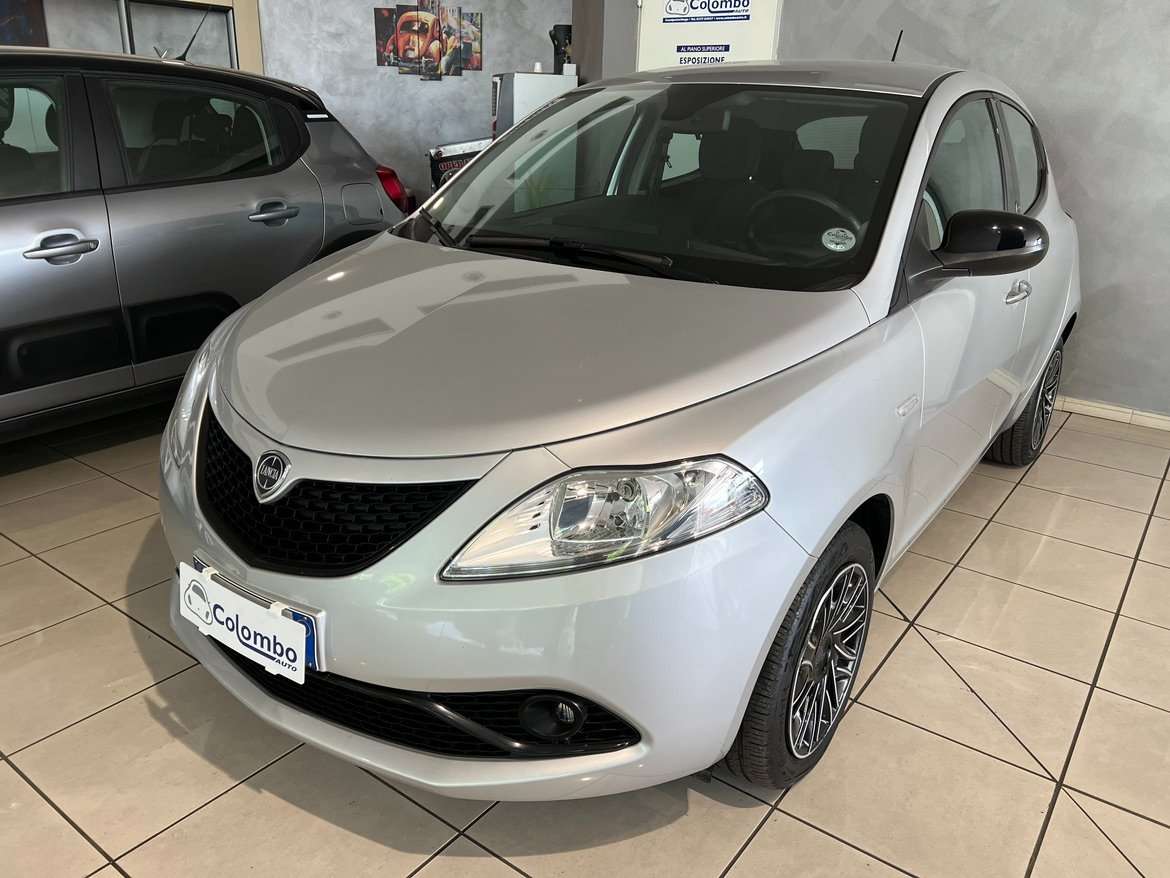 Lancia Ypsilon1.0 firefly hybrid Gold (Neopat)