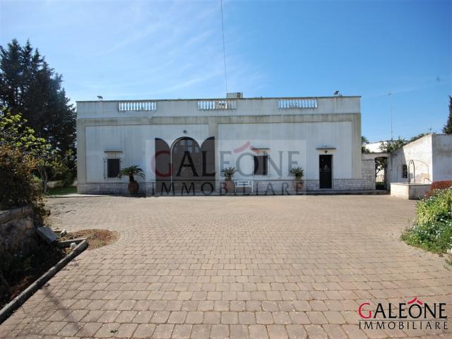 Salento, san donato di lecce (le). antica masseria con piscina.